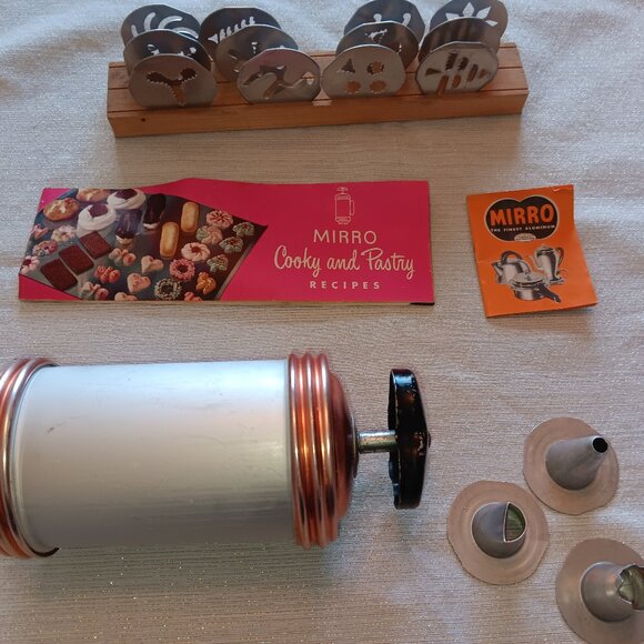 Mirro | Kitchen | Mcm Vintage Mirro Pastry Cookie Press Cake Decorator ...
